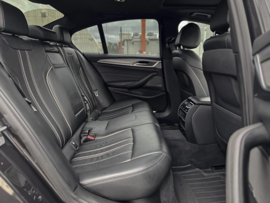Pelēks BMW 530 2017 Rīga, ar dzinēja tilpumu 3.00 L un nobraukumu 250 tūkst. km par 24400 €, foto 48 vietnē AUTOMOTO.COM.LV