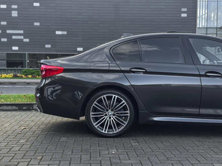 Pelēks BMW 530 2017 Rīga, ar dzinēja tilpumu 3.00 L un nobraukumu 250 tūkst. km par 24400 €, foto 49 vietnē AUTOMOTO.COM.LV