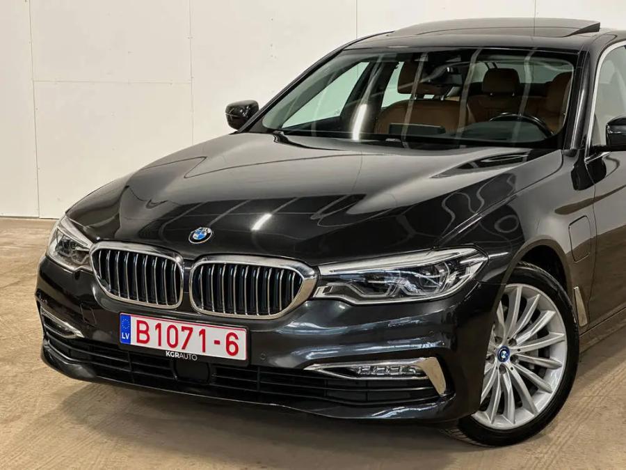 Grey BMW 530 2017 in Jurmala, with an engine capacity of 2.00 L and mileage of 226 thousand km for 19995 €, photo 3 on AUTOMOTO.COM.LV
