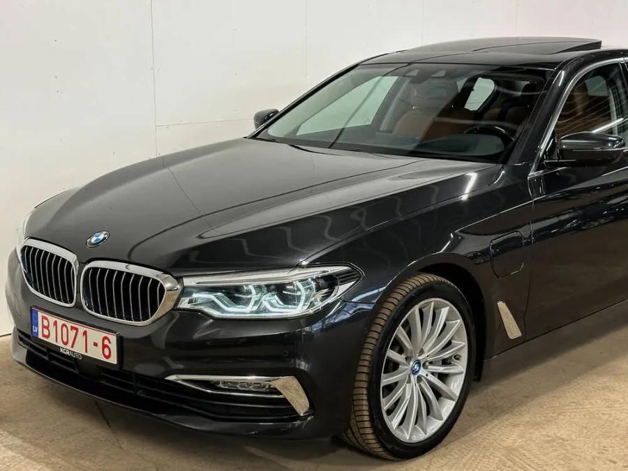 Grey BMW 530 2017 in Jurmala, with an engine capacity of 2.00 L and mileage of 226 thousand km for 19995 €, photo 10 on AUTOMOTO.COM.LV