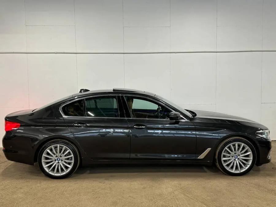 Grey BMW 530 2017 in Jurmala, with an engine capacity of 2.00 L and mileage of 226 thousand km for 19995 €, photo 12 on AUTOMOTO.COM.LV