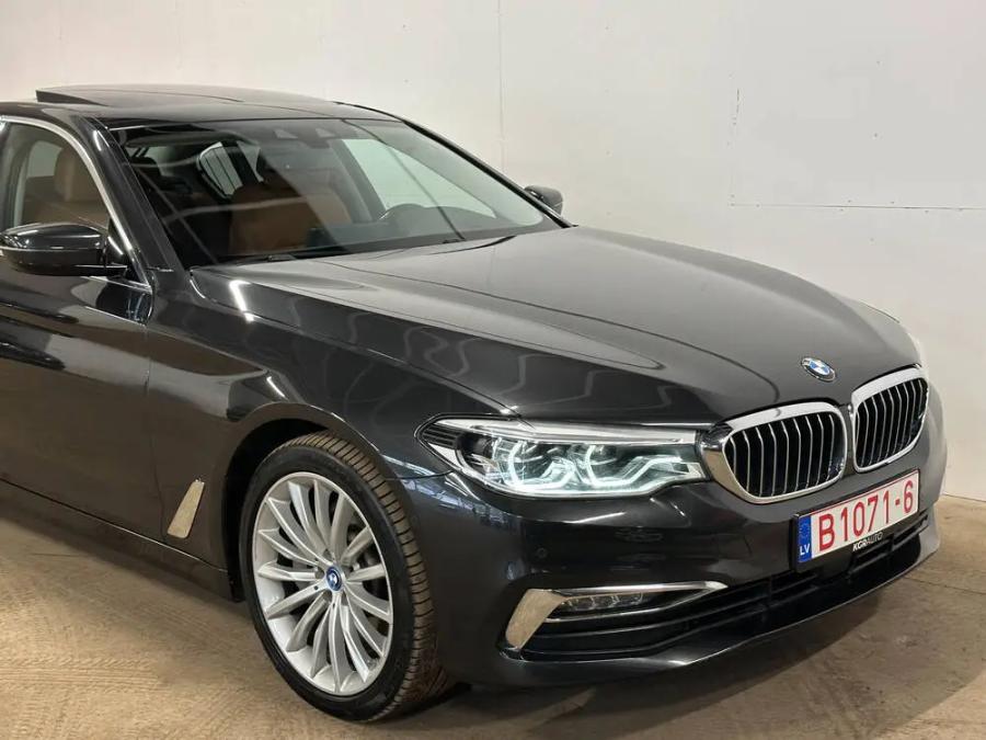 Grey BMW 530 2017 in Jurmala, with an engine capacity of 2.00 L and mileage of 226 thousand km for 19995 €, photo 13 on AUTOMOTO.COM.LV