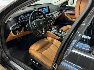 Grey BMW 530 2017 in Jurmala, with an engine capacity of 2.00 L and mileage of 226 thousand km for 19995 €, photo 21 on AUTOMOTO.COM.LV