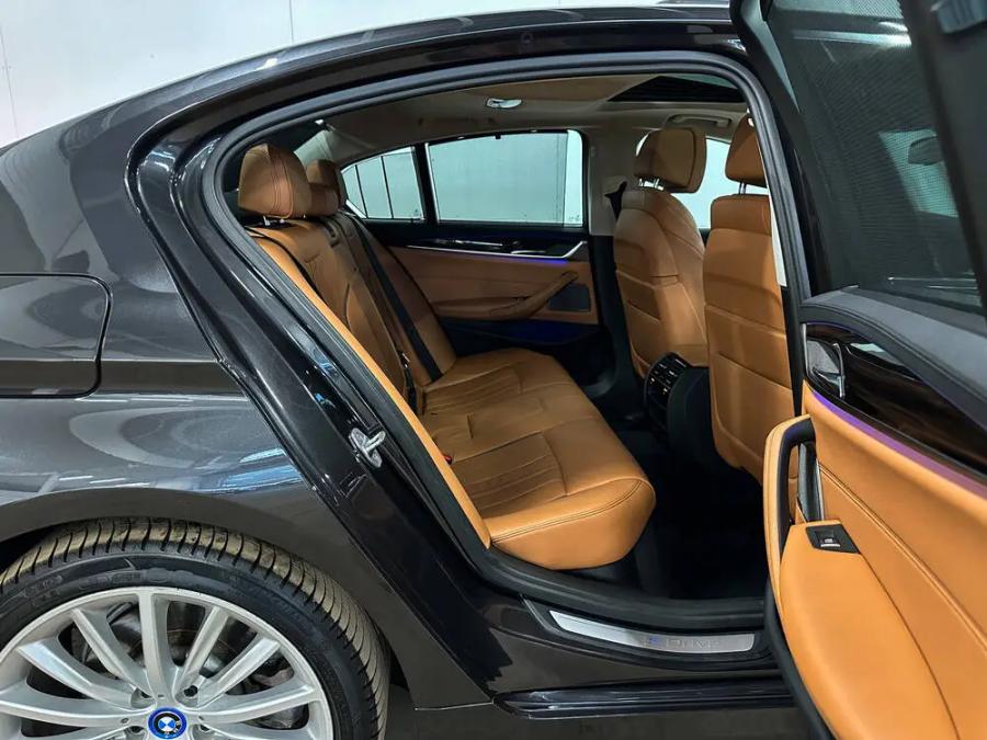 Grey BMW 530 2017 in Jurmala, with an engine capacity of 2.00 L and mileage of 226 thousand km for 19995 €, photo 31 on AUTOMOTO.COM.LV