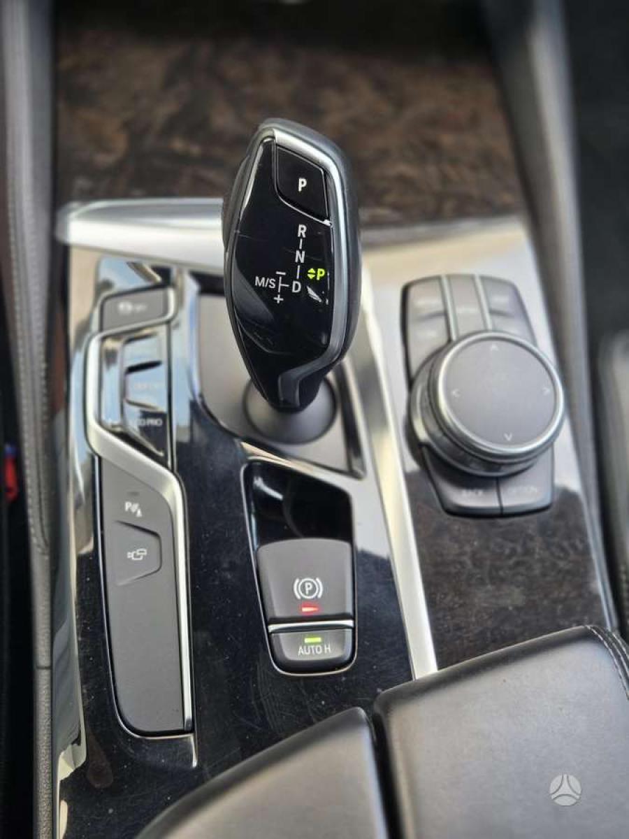 Grey BMW 530 2017 in Vilnius, with an engine capacity of 2.99 L and mileage of 209 thousand km for 19500 €, photo 14 on AUTOMOTO.COM.LV