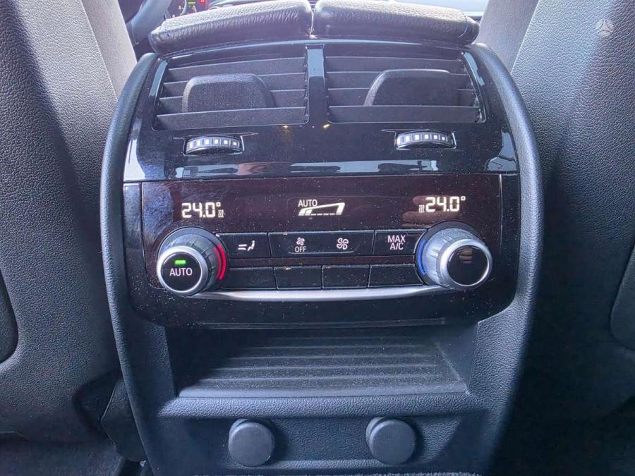 Grey BMW 530 2017 in Vilnius, with an engine capacity of 2.99 L and mileage of 262 thousand km for 23500 €, photo 14 on AUTOMOTO.COM.LV