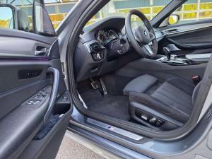 Grey BMW 530 2017 in Vilnius, with an engine capacity of 2.99 L and mileage of 262 thousand km for 23500 €, photo 16 on AUTOMOTO.COM.LV