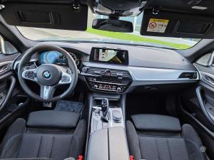 Grey BMW 530 2017 in Vilnius, with an engine capacity of 2.99 L and mileage of 262 thousand km for 23500 €, photo 17 on AUTOMOTO.COM.LV