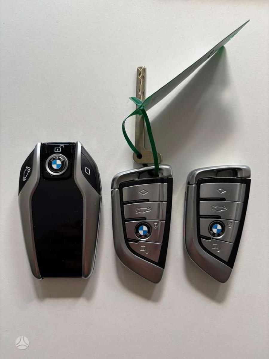 Grey BMW 530 2017 in Vilnius, with an engine capacity of 2.99 L and mileage of 262 thousand km for 23500 €, photo 40 on AUTOMOTO.COM.LV