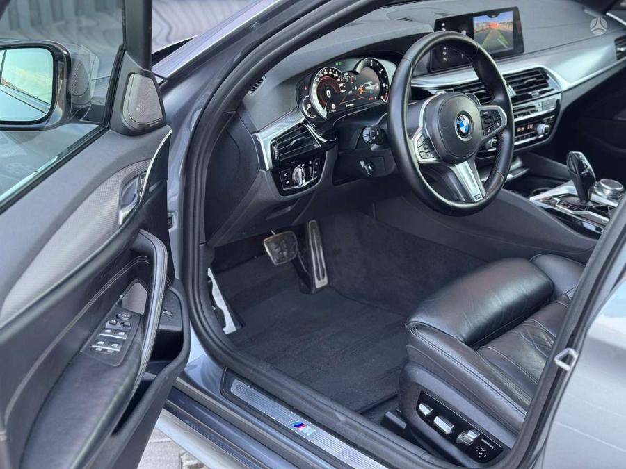 Grey BMW 530 2017 in Kaunas, with an engine capacity of 2.99 L and mileage of 259 thousand km for 22500 €, photo 14 on AUTOMOTO.COM.LV