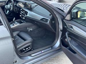 Grey BMW 530 2017 in Kaunas, with an engine capacity of 2.99 L and mileage of 259 thousand km for 22500 €, photo 20 on AUTOMOTO.COM.LV