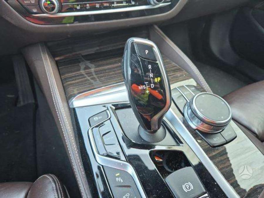 Grey BMW 530 2017 in Siauliai, with an engine capacity of 2.99 L and mileage of 258 thousand km for 14990 €, photo 14 on AUTOMOTO.COM.LV