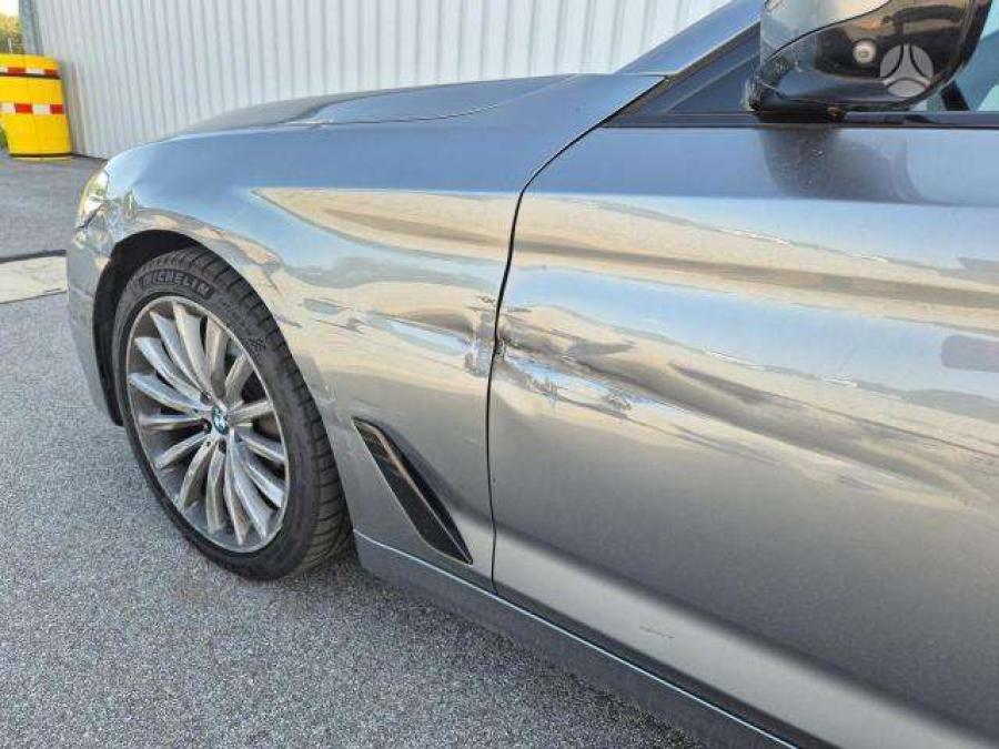Grey BMW 530 2017 in Siauliai, with an engine capacity of 2.99 L and mileage of 258 thousand km for 14990 €, photo 20 on AUTOMOTO.COM.LV