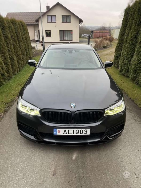 Grey BMW 530 2018 in Vilnius, with an engine capacity of 2.00 L and mileage of 132 thousand km for 22900 €, photo 4 on AUTOMOTO.COM.LV