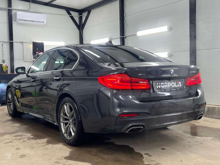 Grey BMW 530 2018 in Vilnius, with an engine capacity of 2.00 L and mileage of 199 thousand km for 22000 €, photo 9 on AUTOMOTO.COM.LV