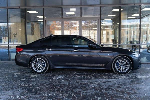 Pelēks BMW 530 2018 Viļņa, ar dzinēja tilpumu 2.99 L un nobraukumu 227 tūkst. km par 23500 €, foto 3 vietnē AUTOMOTO.COM.LV