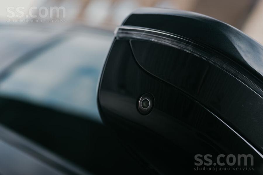 Grey BMW 530 2018 in Riga, with an engine capacity of 3.00 L and mileage of 110 thousand km for 28777 €, photo 26 on AUTOMOTO.COM.LV