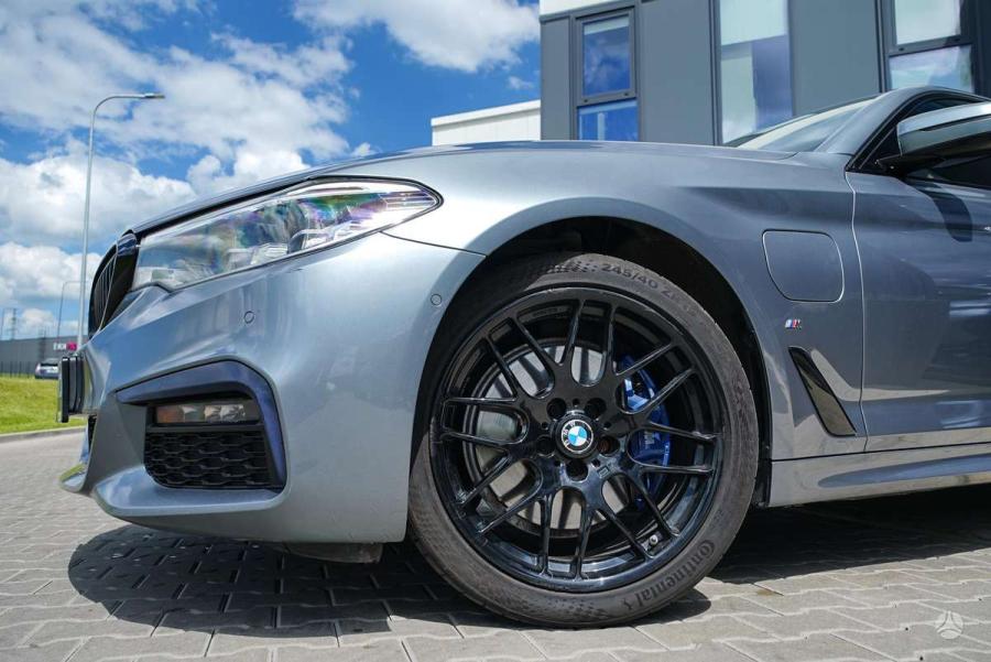 Grey BMW 530 2018 in Kaunas, with an engine capacity of 2.00 L and mileage of 237 thousand km for 19950 €, photo 7 on AUTOMOTO.COM.LV