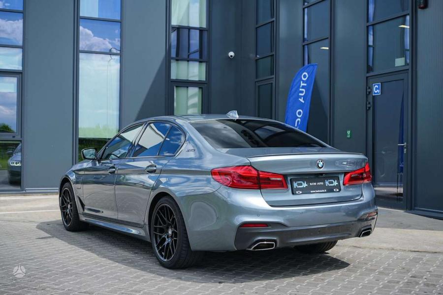 Grey BMW 530 2018 in Kaunas, with an engine capacity of 2.00 L and mileage of 237 thousand km for 19950 €, photo 11 on AUTOMOTO.COM.LV