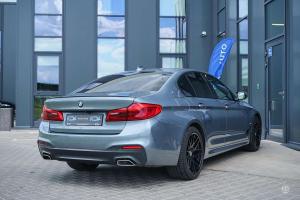 Grey BMW 530 2018 in Kaunas, with an engine capacity of 2.00 L and mileage of 237 thousand km for 19950 €, photo 12 on AUTOMOTO.COM.LV