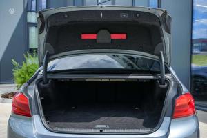 Grey BMW 530 2018 in Kaunas, with an engine capacity of 2.00 L and mileage of 237 thousand km for 19950 €, photo 17 on AUTOMOTO.COM.LV