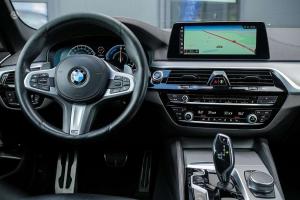 Grey BMW 530 2018 in Kaunas, with an engine capacity of 2.00 L and mileage of 237 thousand km for 19950 €, photo 19 on AUTOMOTO.COM.LV