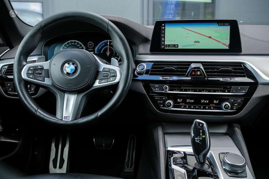 Grey BMW 530 2018 in Kaunas, with an engine capacity of 2.00 L and mileage of 237 thousand km for 19950 €, photo 19 on AUTOMOTO.COM.LV