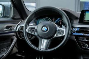Grey BMW 530 2018 in Kaunas, with an engine capacity of 2.00 L and mileage of 237 thousand km for 19950 €, photo 20 on AUTOMOTO.COM.LV