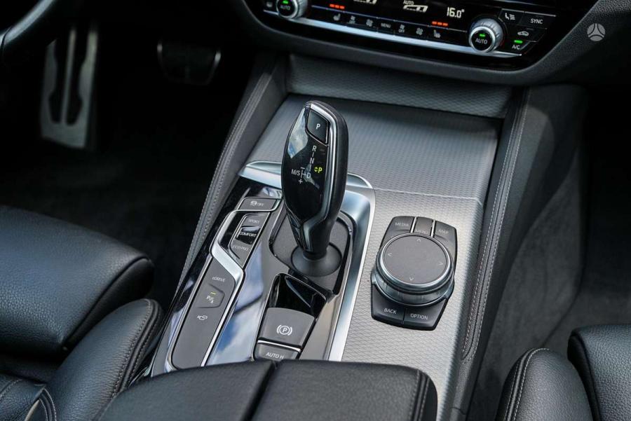 Grey BMW 530 2018 in Kaunas, with an engine capacity of 2.00 L and mileage of 237 thousand km for 19950 €, photo 23 on AUTOMOTO.COM.LV