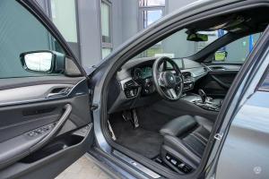 Grey BMW 530 2018 in Kaunas, with an engine capacity of 2.00 L and mileage of 237 thousand km for 19950 €, photo 25 on AUTOMOTO.COM.LV