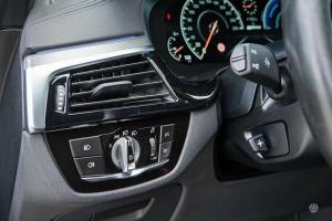 Grey BMW 530 2018 in Kaunas, with an engine capacity of 2.00 L and mileage of 237 thousand km for 19950 €, photo 31 on AUTOMOTO.COM.LV