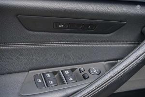 Grey BMW 530 2018 in Kaunas, with an engine capacity of 2.00 L and mileage of 237 thousand km for 19950 €, photo 32 on AUTOMOTO.COM.LV