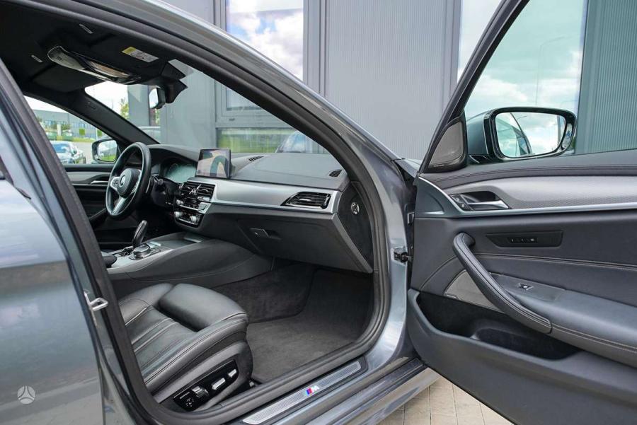 Grey BMW 530 2018 in Kaunas, with an engine capacity of 2.00 L and mileage of 237 thousand km for 19950 €, photo 37 on AUTOMOTO.COM.LV