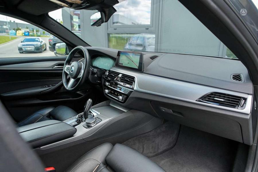 Grey BMW 530 2018 in Kaunas, with an engine capacity of 2.00 L and mileage of 237 thousand km for 19950 €, photo 39 on AUTOMOTO.COM.LV