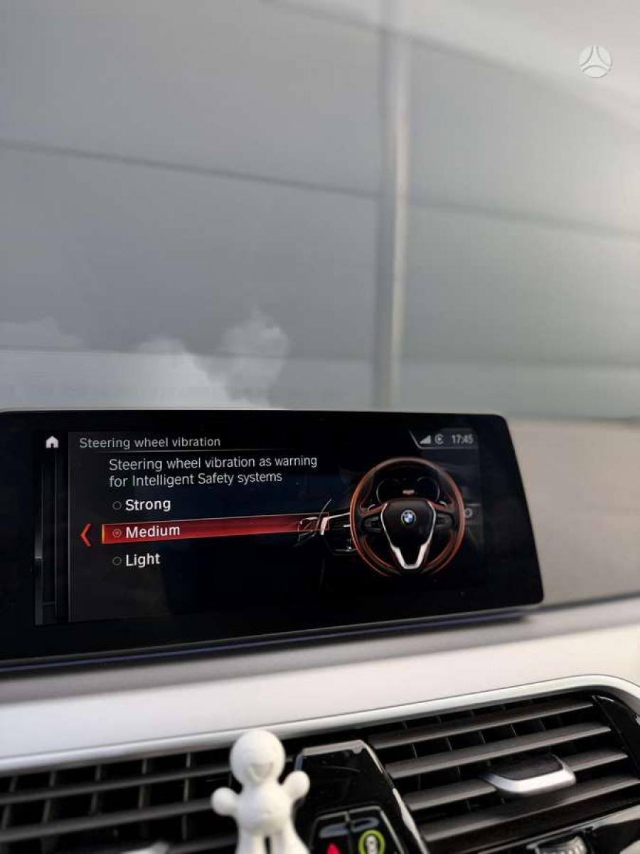 Pelēks BMW 530 2018 Kauņa, ar dzinēja tilpumu 2.99 L un nobraukumu 236 tūkst. km par 22000 €, foto 24 vietnē AUTOMOTO.COM.LV