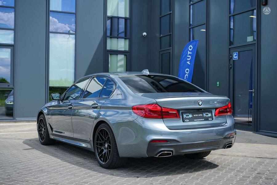 Grey BMW 530 2018 in Kaunas, with an engine capacity of 2.00 L and mileage of 237 thousand km for 19750 €, photo 11 on AUTOMOTO.COM.LV