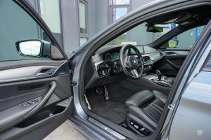 Grey BMW 530 2018 in Kaunas, with an engine capacity of 2.00 L and mileage of 237 thousand km for 19750 €, photo 18 on AUTOMOTO.COM.LV