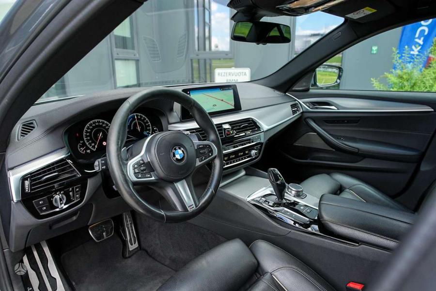 Grey BMW 530 2018 in Kaunas, with an engine capacity of 2.00 L and mileage of 237 thousand km for 19750 €, photo 19 on AUTOMOTO.COM.LV