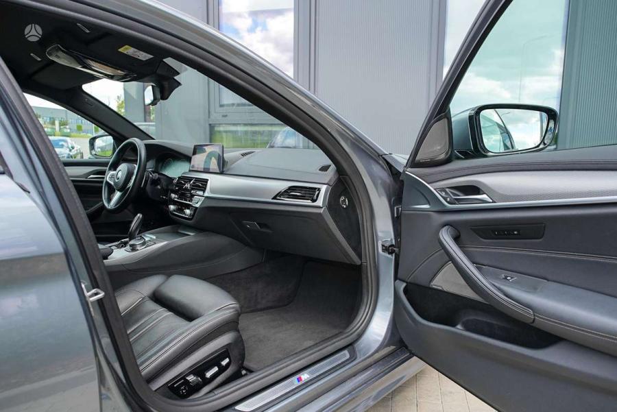 Grey BMW 530 2018 in Kaunas, with an engine capacity of 2.00 L and mileage of 237 thousand km for 19750 €, photo 27 on AUTOMOTO.COM.LV