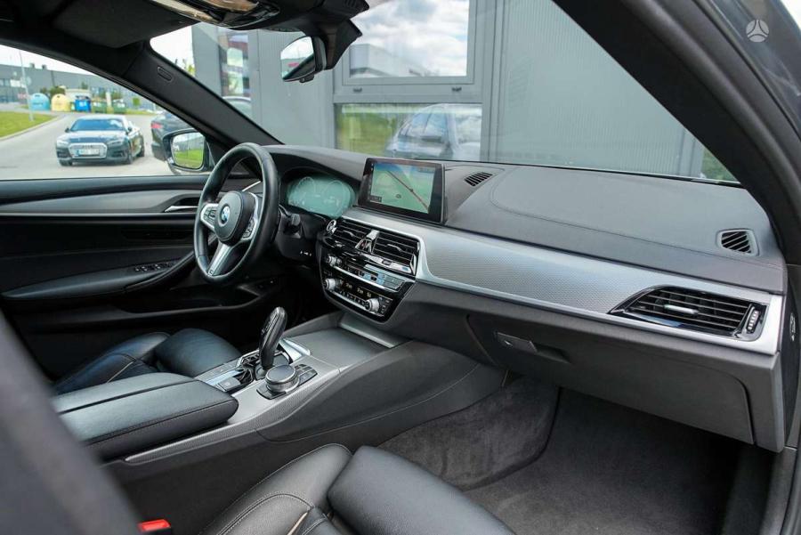 Grey BMW 530 2018 in Kaunas, with an engine capacity of 2.00 L and mileage of 237 thousand km for 19750 €, photo 29 on AUTOMOTO.COM.LV