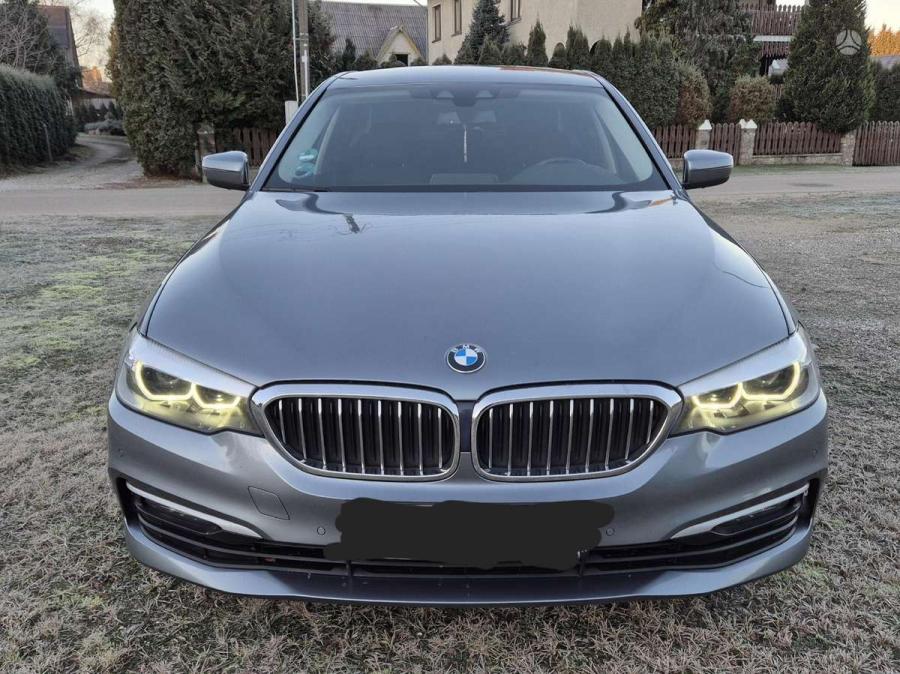 Grey BMW 530 2019 in Silute, with an engine capacity of 3.00 L and mileage of 268 thousand km for 14900 €, photo 4 on AUTOMOTO.COM.LV