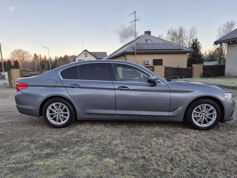 Grey BMW 530 2019 in Silute, with an engine capacity of 3.00 L and mileage of 268 thousand km for 14900 €, photo 5 on AUTOMOTO.COM.LV
