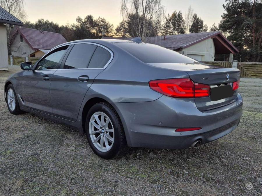 Grey BMW 530 2019 in Silute, with an engine capacity of 3.00 L and mileage of 268 thousand km for 14900 €, photo 10 on AUTOMOTO.COM.LV