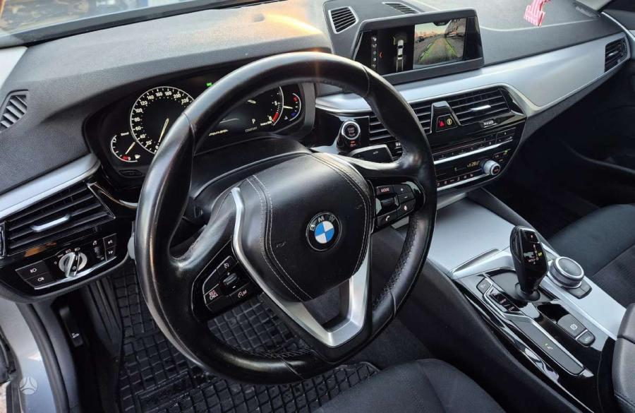 Grey BMW 530 2019 in Silute, with an engine capacity of 3.00 L and mileage of 268 thousand km for 14900 €, photo 11 on AUTOMOTO.COM.LV