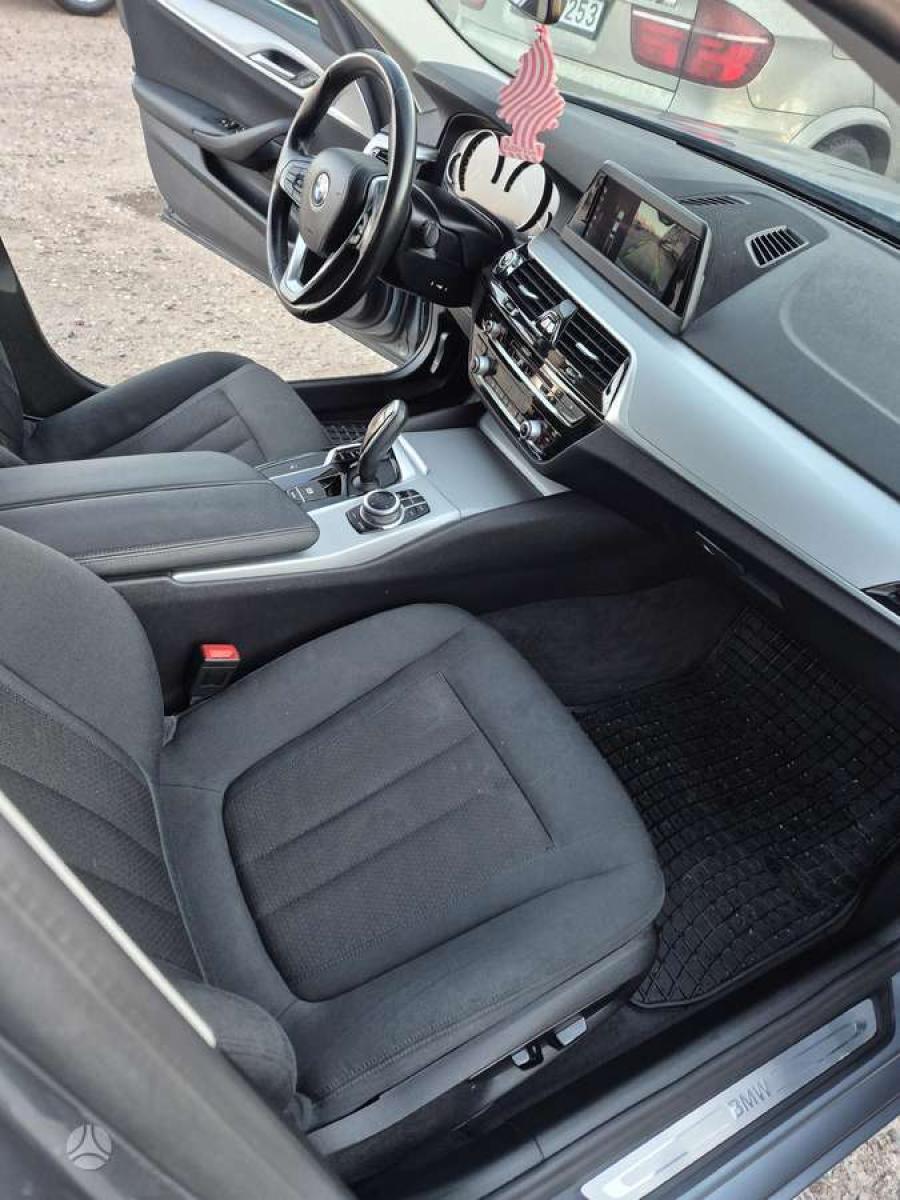 Grey BMW 530 2019 in Silute, with an engine capacity of 3.00 L and mileage of 268 thousand km for 14900 €, photo 12 on AUTOMOTO.COM.LV