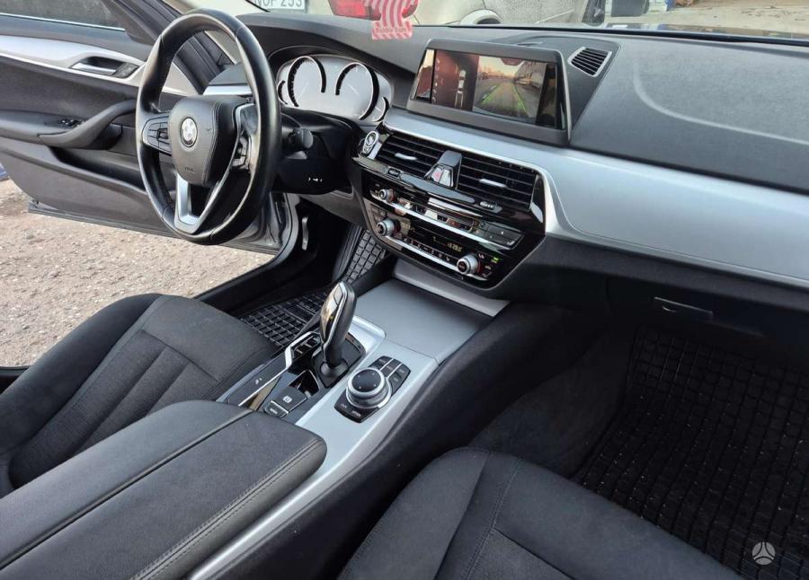 Grey BMW 530 2019 in Silute, with an engine capacity of 3.00 L and mileage of 268 thousand km for 14900 €, photo 15 on AUTOMOTO.COM.LV