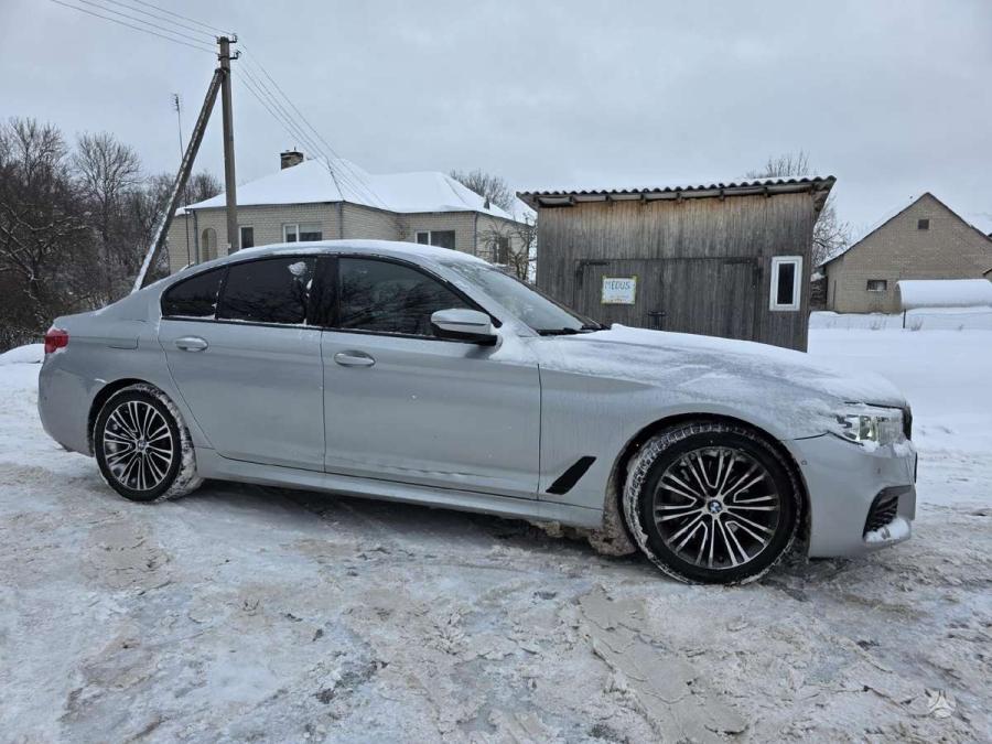 Grey BMW 530 2019 in Kaunas, with an engine capacity of 2.00 L and mileage of 104 thousand km for 18300 €, photo 2 on AUTOMOTO.COM.LV