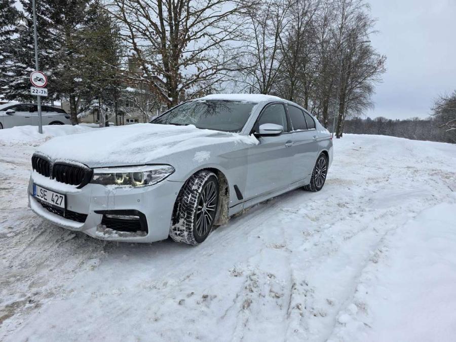 Grey BMW 530 2019 in Kaunas, with an engine capacity of 2.00 L and mileage of 104 thousand km for 18300 €, photo 4 on AUTOMOTO.COM.LV