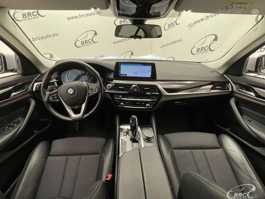 Grey BMW 530 2019 in Vilnius, with an engine capacity of 2.00 L and mileage of 74 thousand km for 24900 €, photo 4 on AUTOMOTO.COM.LV