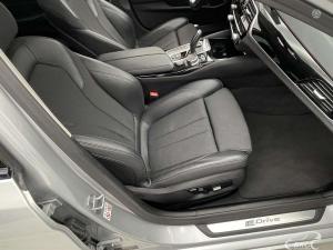 Grey BMW 530 2019 in Vilnius, with an engine capacity of 2.00 L and mileage of 74 thousand km for 24900 €, photo 6 on AUTOMOTO.COM.LV